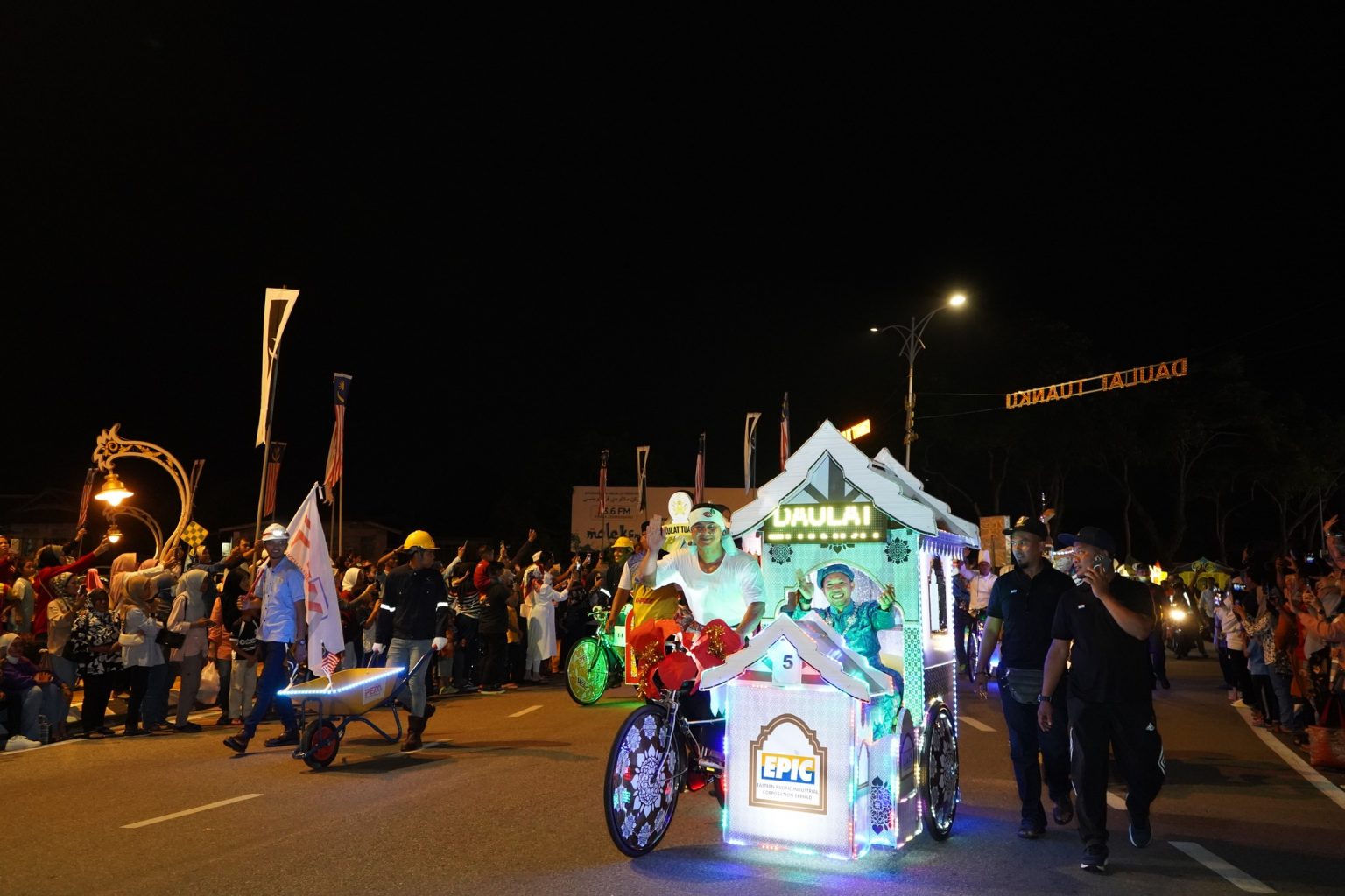 TDM Berhad Parades the Town its Brand Ornated Trishaw – TDM Berhad