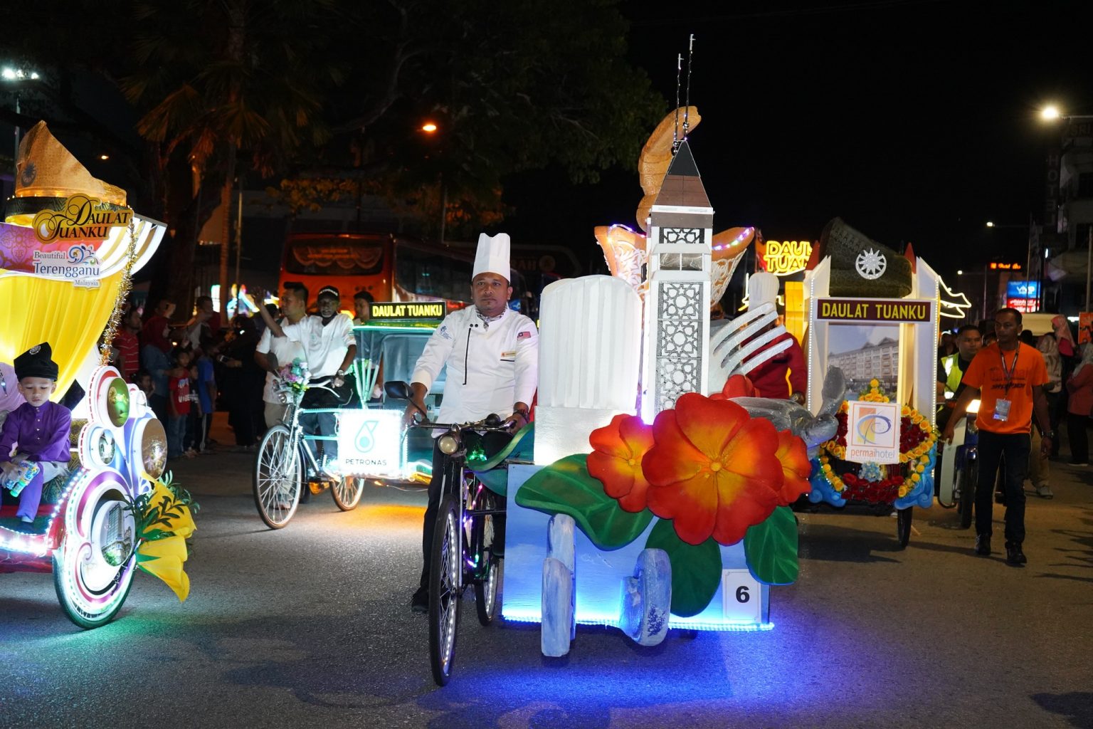 TDM Berhad Parades the Town its Brand Ornated Trishaw – TDM Berhad